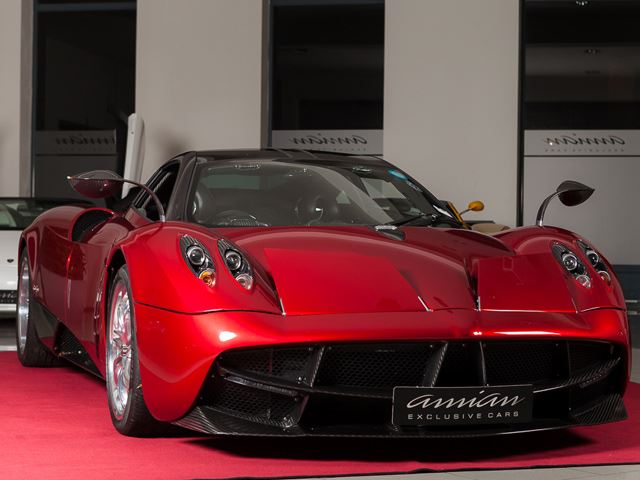 RED ON BLACK PAGANI HUAYRA – Turbo Zone
